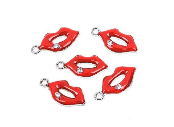 4 KISS LIPS Charm Pendants, red enamel with rhinestone, 1" long che045